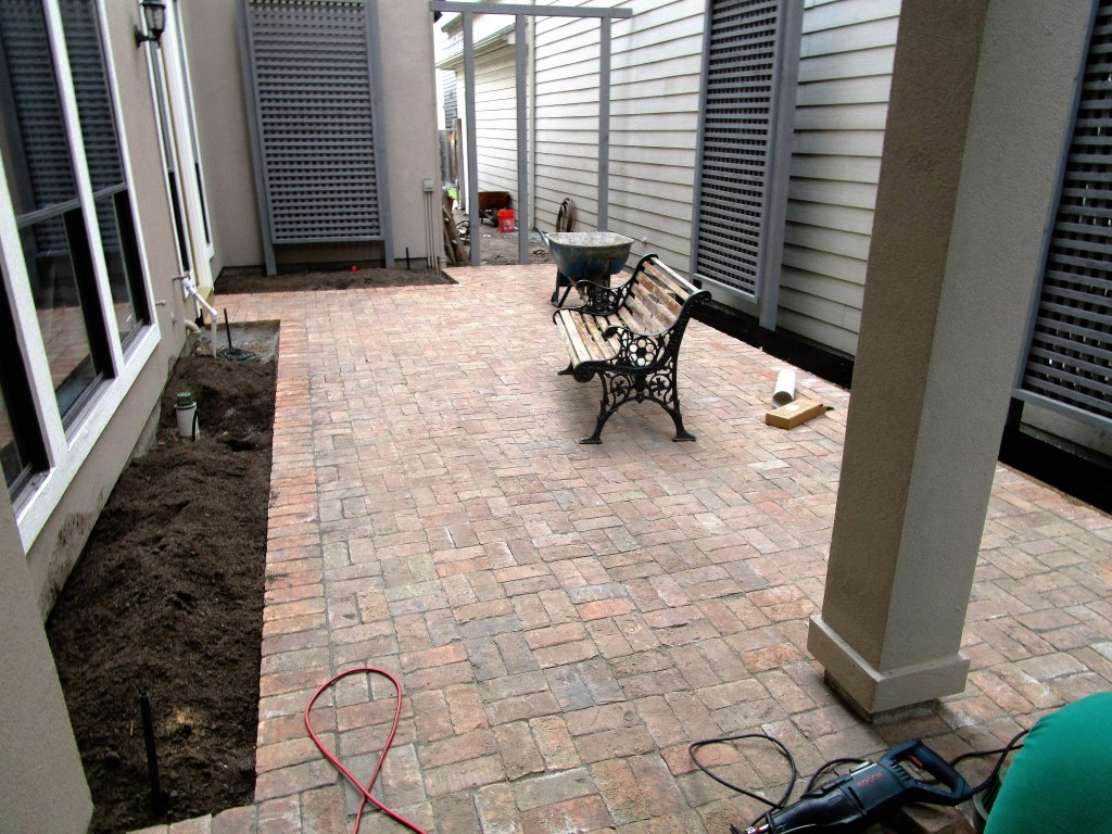 Modern Brick Courtyard with Southern Highlights | Ravenscourt Gardens
