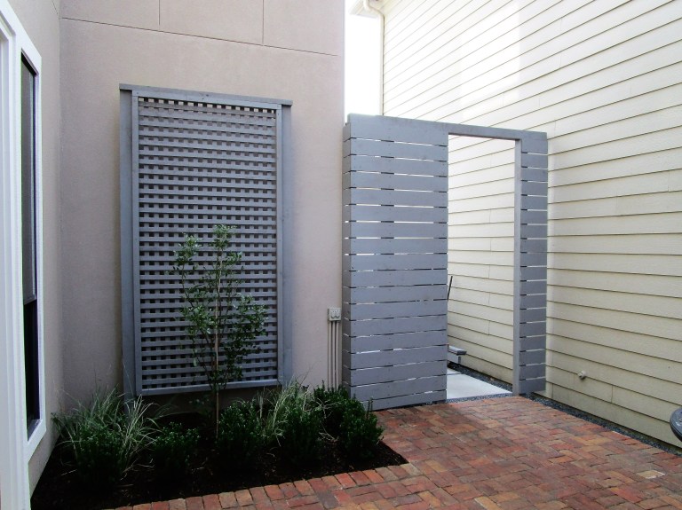 Modern Brick Courtyard with Southern Highlights | Ravenscourt Gardens